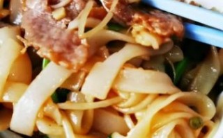 豆芽炒河粉怎么做_家常豆芽炒河粉步骤