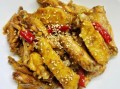 香辣鸡翅怎么做才外酥里嫩_香辣鸡翅腌制多久才入味