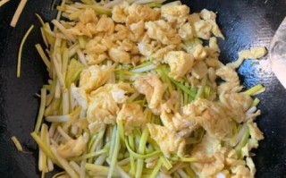 蒜黄炒鸡蛋怎么做_蒜黄炒鸡蛋的家常做法
