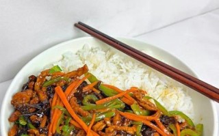 鱼香肉丝饭怎么做_鱼香肉丝饭热量高吗