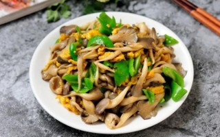 青椒炒平菇怎么炒好吃_青椒炒平菇用焯水吗