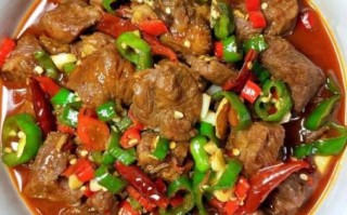 红烧牛腩怎么做才软烂入味_红烧牛腩焯水还是直接炖