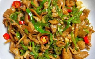 青椒炒肥肠怎么炒不腥_家常做法详细步骤