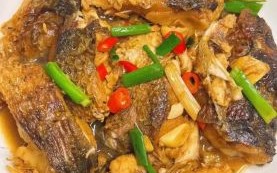 草鱼怎么炖好吃又简单_家常草鱼炖多久才入味