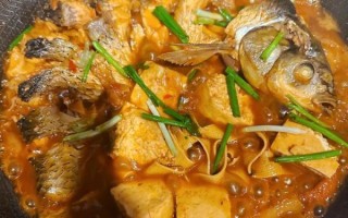 火锅料炖鱼怎么做_火锅底料炖鱼的家常做法