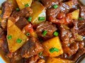 土豆烧牛肉怎么做好吃又嫩_家常简单做法