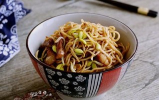 黄豆芽焖面怎么做_黄豆芽焖面家常做法