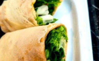 煎饼卷大葱怎么卷_煎饼卷大葱正宗做法