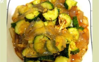 黄瓜拌凉皮怎么做_黄瓜拌凉皮调料比例