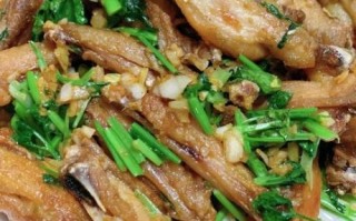 蒜香鸡翅怎么做_王刚蒜香鸡翅配方
