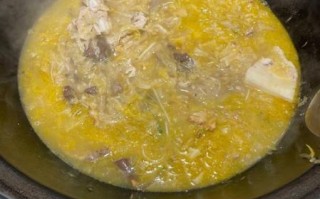 酸菜炖白肉怎么做_酸菜炖白肉用什么肉最好