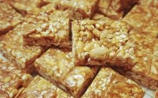 花生粘糖的做法_如何做出酥脆不粘牙