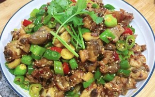 青椒炒辣子鸡怎么做_家常做法窍门