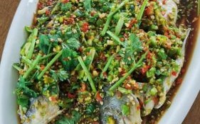 凉拌鲫鱼怎么做_凉拌鲫鱼正宗川味做法