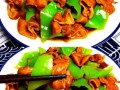 尖椒肥肠怎么做好吃_家常肥肠去腥技巧