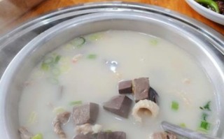 家常炖羊肉汤的做法_羊肉汤怎么炖不膻