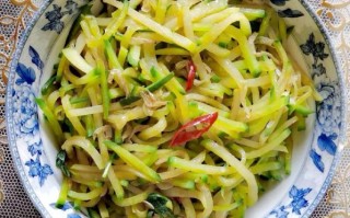 炒青萝卜丝怎么炒好吃_炒青萝卜丝的家常做法窍门