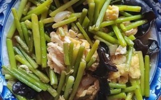 蒜苔木耳炒鸡蛋怎么做_蒜苔木耳炒鸡蛋的营养价值