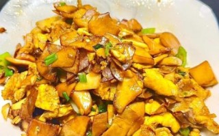 杏鲍菇炒鸡蛋怎么炒好吃_杏鲍菇炒鸡蛋热量高吗