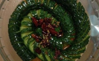 蛇皮黄瓜怎么切_蛇皮黄瓜切法视频教程