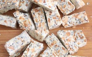 花生牛轧糖的做法_牛轧糖怎么不粘锅