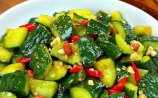 刀拍凉拌黄瓜怎么做_刀拍凉拌黄瓜要不要焯水