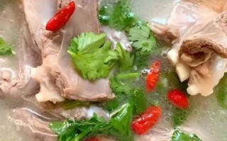 炖羊排汤的家常做法_羊排汤怎么炖不膻