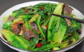 鲮鱼油麦菜怎么炒好吃_鲮鱼油麦菜热量高吗