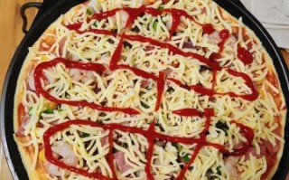 电饼铛自制披萨怎么做_电饼铛披萨面饼配方