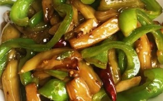 青椒炒茄子怎么炒才好吃_茄子不吸油技巧