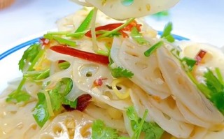 凉拌藕片怎么做最好吃_藕片焯水几分钟口感脆