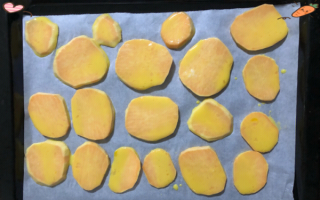 自制红薯片的做法_烤箱温度和时间怎么设置