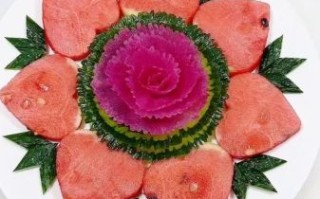 西瓜果盘怎么切好看_西瓜果盘摆盘技巧