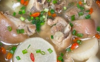 炖猪蹄汤放什么食材好_猪蹄汤加什么配料最香