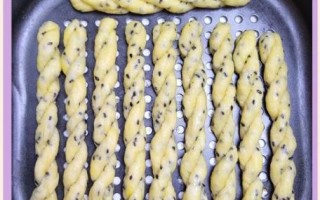 麻花怎么做才酥脆_麻花炸多久才金黄