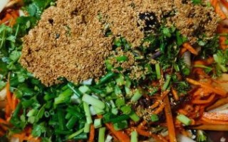 酸辣鸡爪怎么做好吃又简单_酸辣鸡爪懒人做法