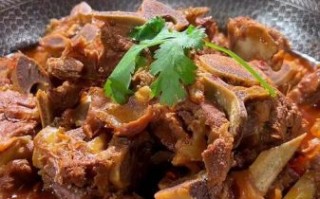 麻辣羊蝎子怎么做_羊蝎子焯水多久才够