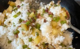 腊肉焖饭怎么做_腊肉焖饭怎么做好吃