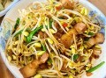 黄豆芽怎么做好吃又简单_家常黄豆芽炒肉做法