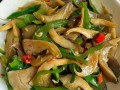 香菇炒青椒怎么炒好吃_香菇炒青椒的做法窍门