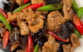 肉炒木耳怎么做好吃_木耳炒肉要不要焯水