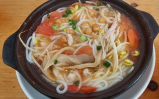 三鲜砂锅米线怎么做_三鲜砂锅米线热量高吗
