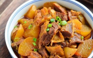 白萝卜炖牛肉怎么做好吃_白萝卜炖牛肉的做法窍门
