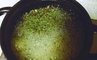 电饭锅煮绿豆汤要泡吗_电饭锅绿豆汤怎么煮才绿
