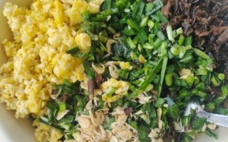 韭菜鸡蛋木耳素馅饺子怎么调馅_韭菜鸡蛋木耳饺子热量高吗