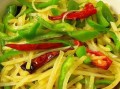 青椒土豆丝怎么炒才脆_青椒土豆丝图片大全真实图片