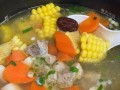 胡萝卜玉米龙骨汤的做法_孕妇可以喝吗