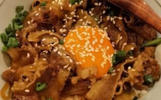 牛肉丼饭怎么做_牛肉丼饭热量高吗
