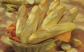 法棍面包能敲死人吗_法棍面包硬度测试