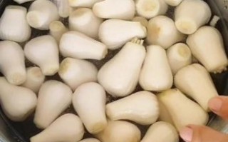 蒜怎样腌制又脆又鲜_腌蒜不软烂的技巧